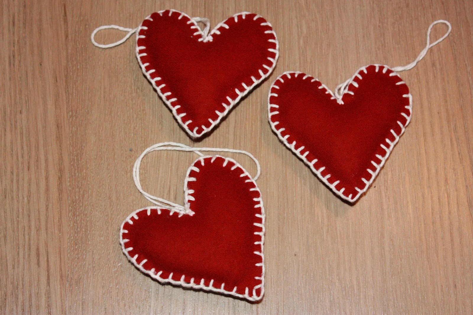 Vivian`s små gleder!: 7 dager igjen og sy selv hjerter.