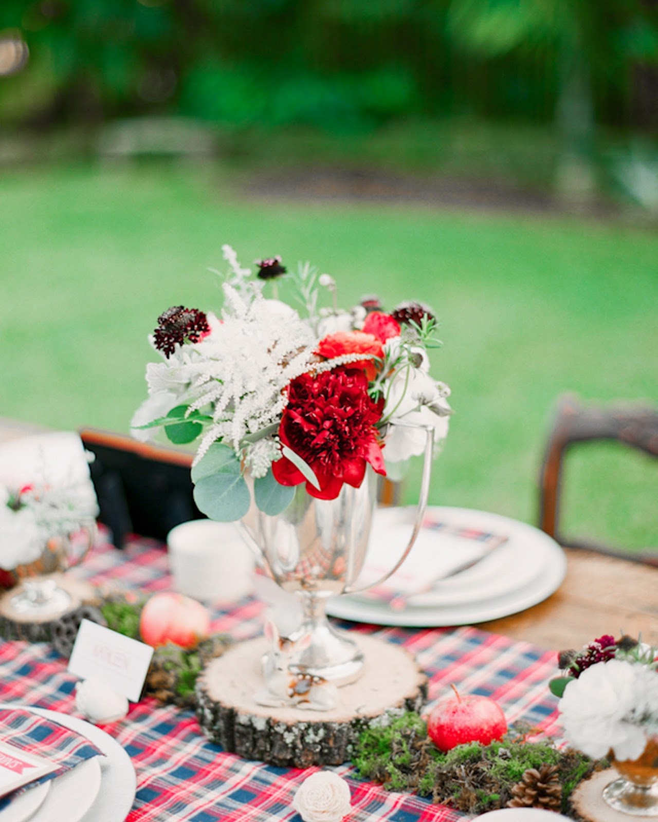 postcards and pretties: PRETTY DETAILS | Trophy Centerpieces