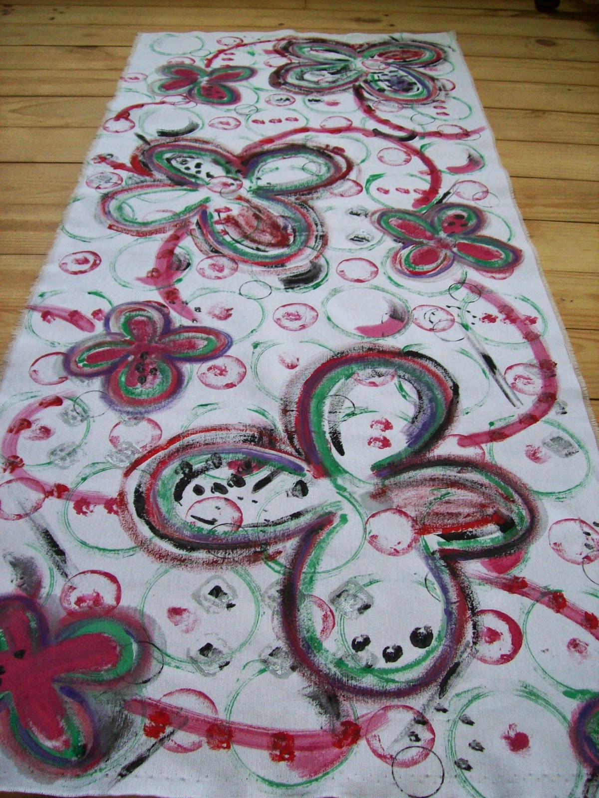 DISEÑO DE ESTAMPADOS,MODA Y COMPLEMENTOS.: Telas pintadas a mano.