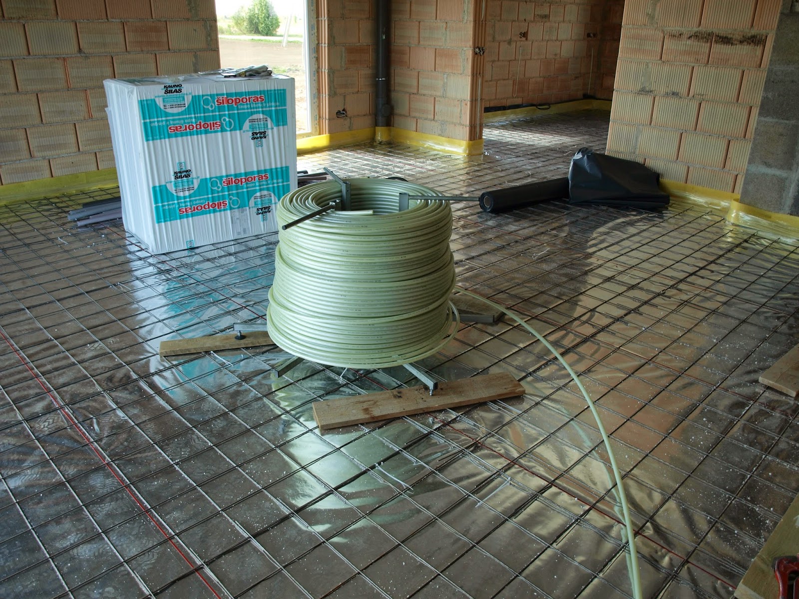 IKnamai: Grindinio šildymo įrengimas ir kiti darbai