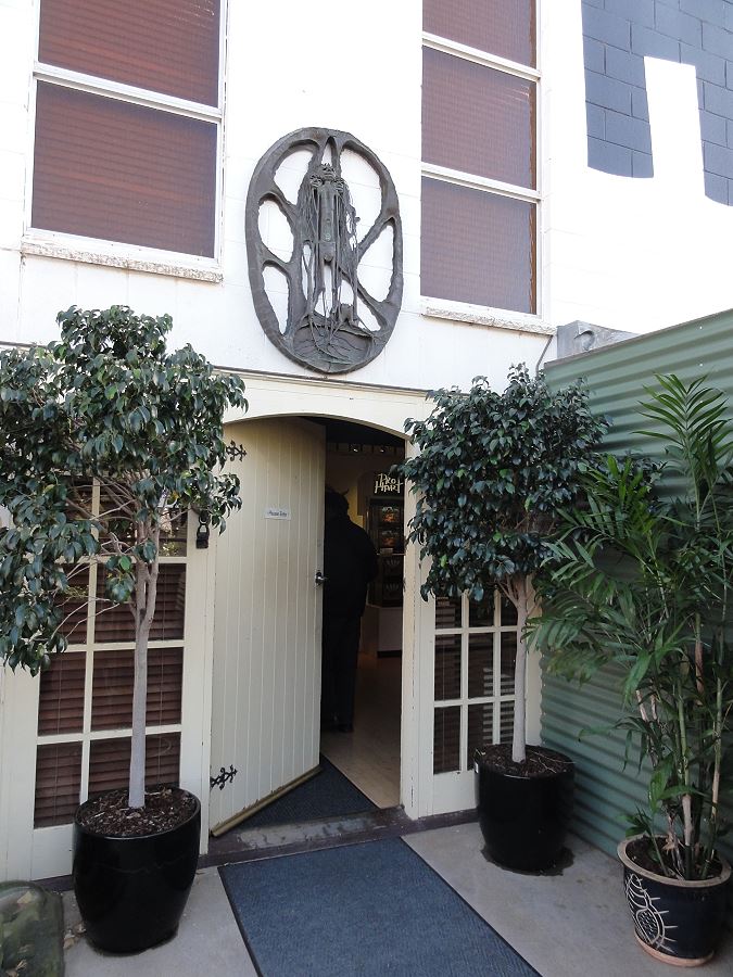 Snap Happy Birding: Visiting Pro Hart's Art Gallery - Part #1