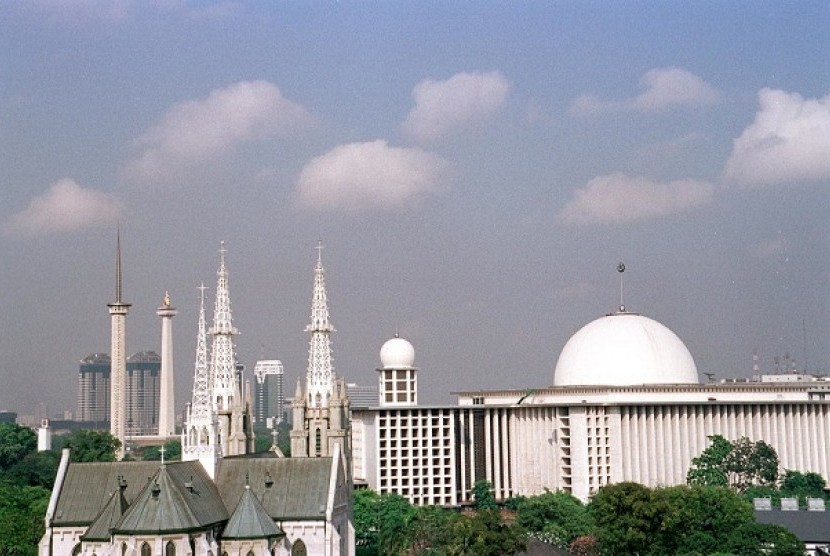 INDONESIA HOTLINE: Istiqlal Mosque, the symbol of independence ( In ...