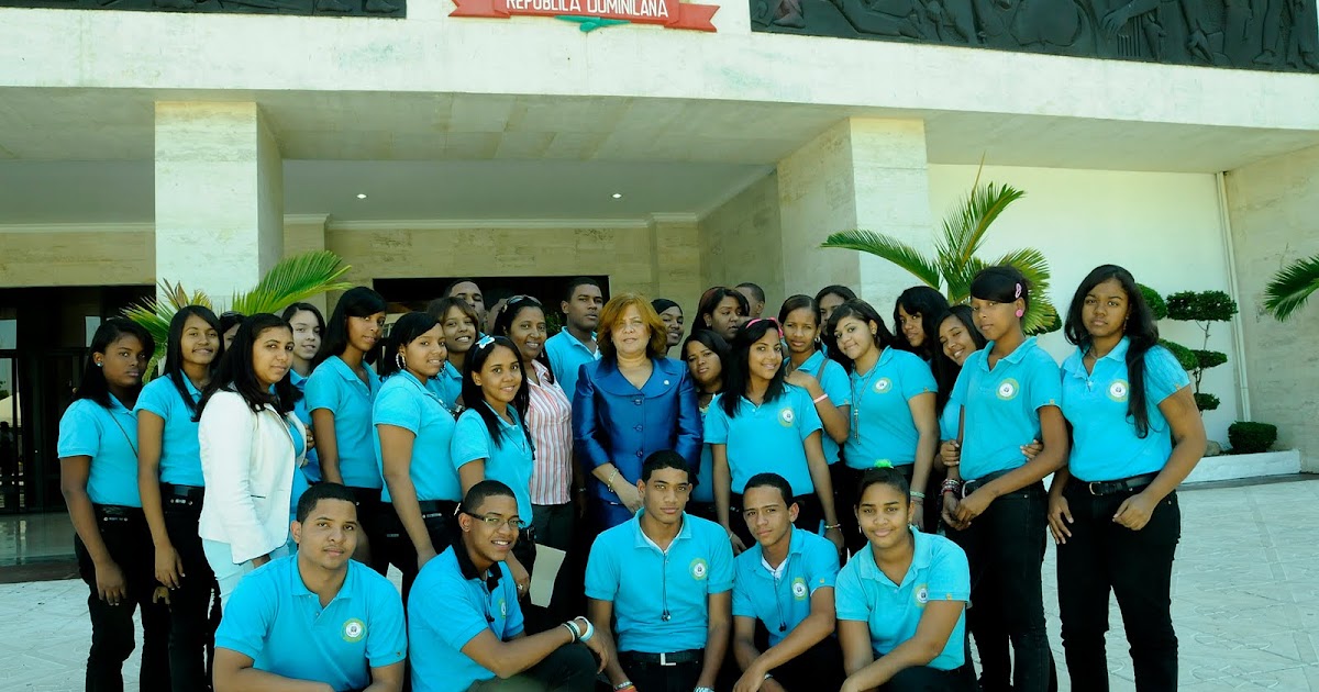 ESTUDIANTES DEL LICEO CRISTO REY DE BARAHONA SE CONVIERTEN EN ...