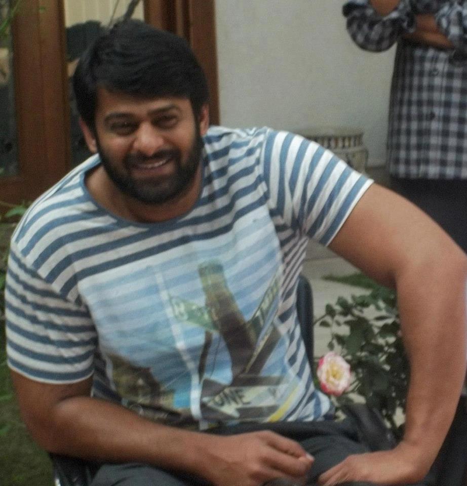 Prabhas With Fans at His House Pics - CINEZONE
