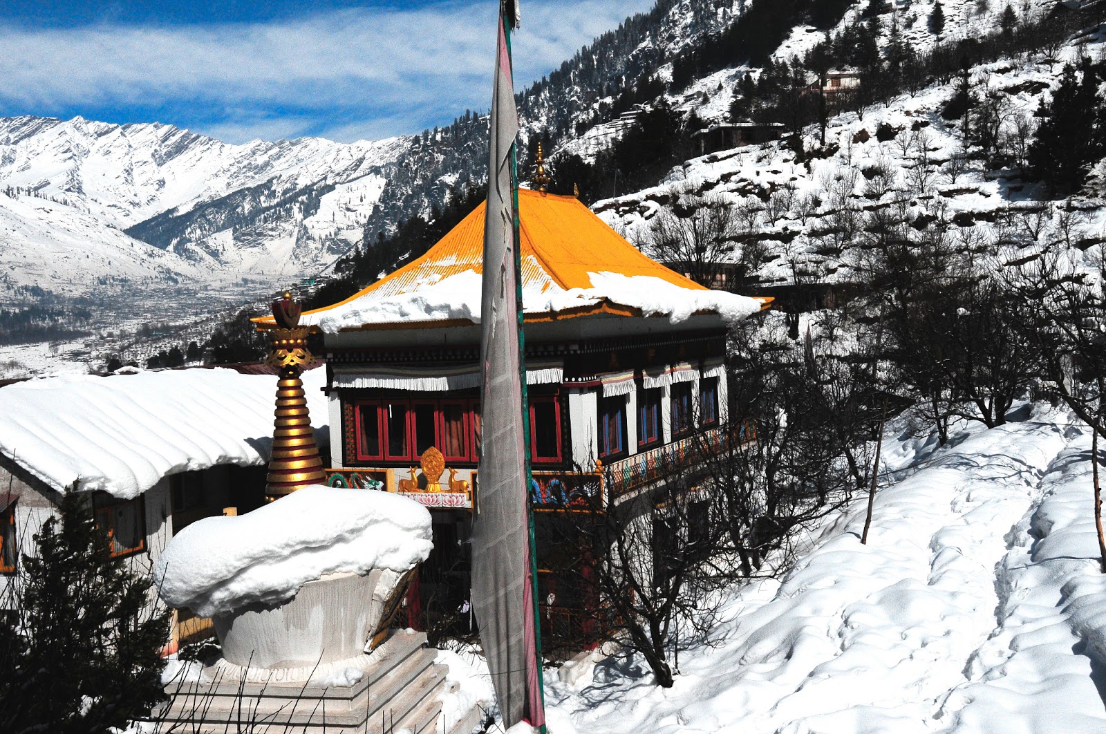 At the Himalayan monasteries : Sey Rinpoche s Monasteries