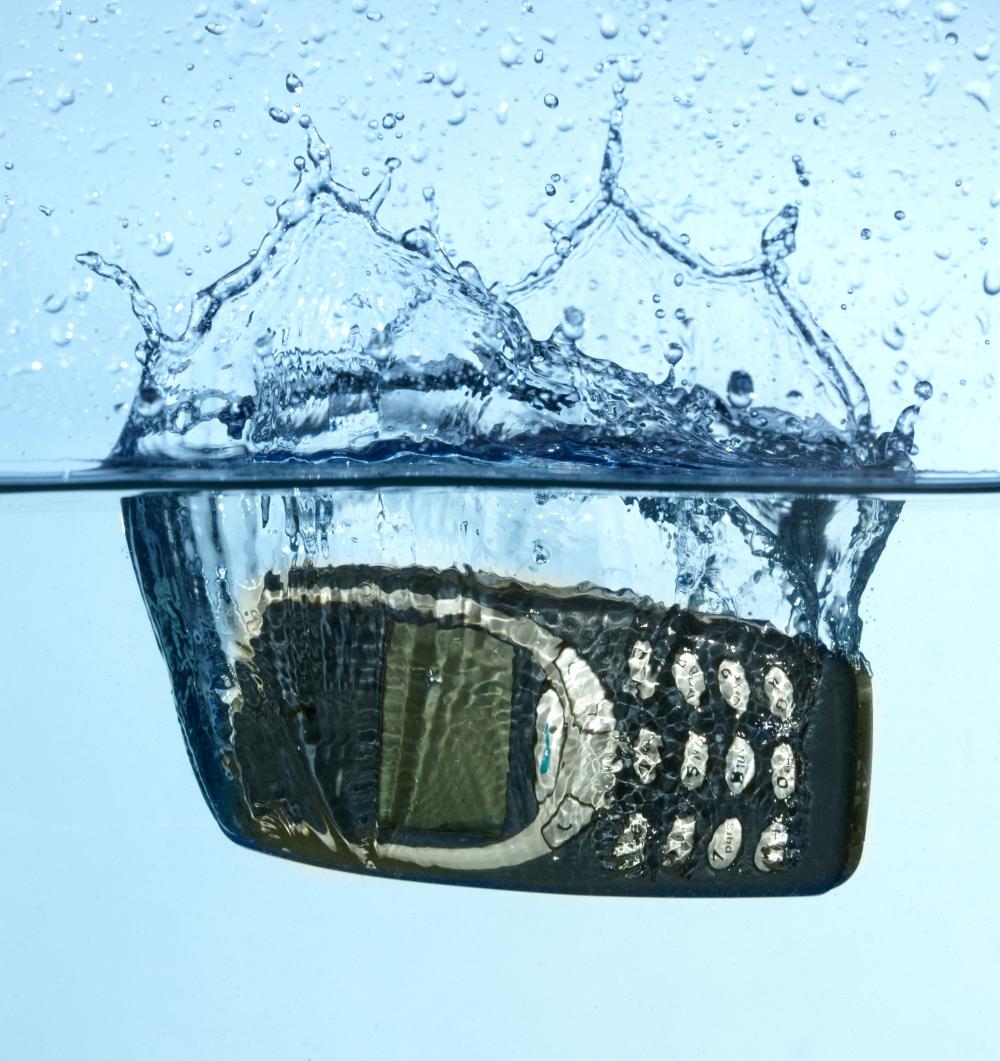 Mengapa Air Dapat Merusak Barang Elektronik? | DETEKTIF FISIKA