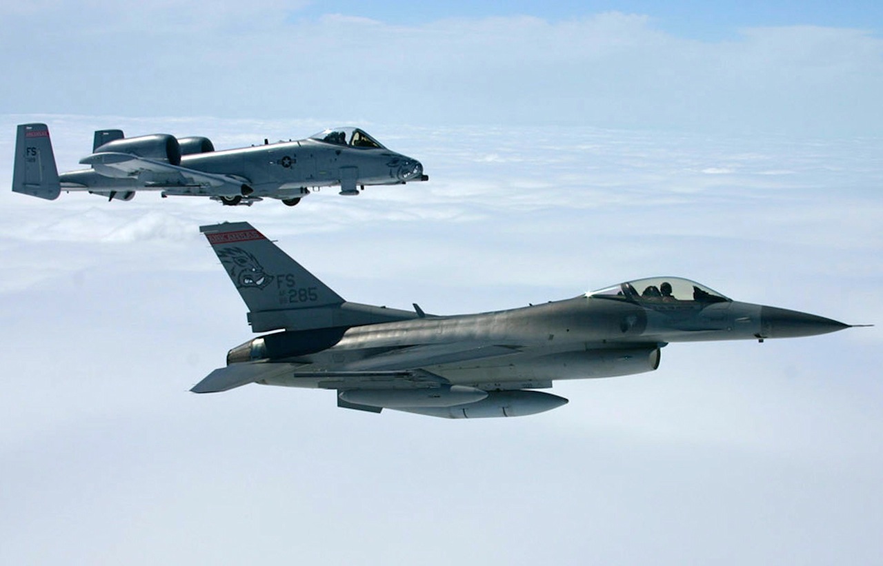 Black Horizon F 16 Or An A 10 Crashes In South Korea Clear As Mud