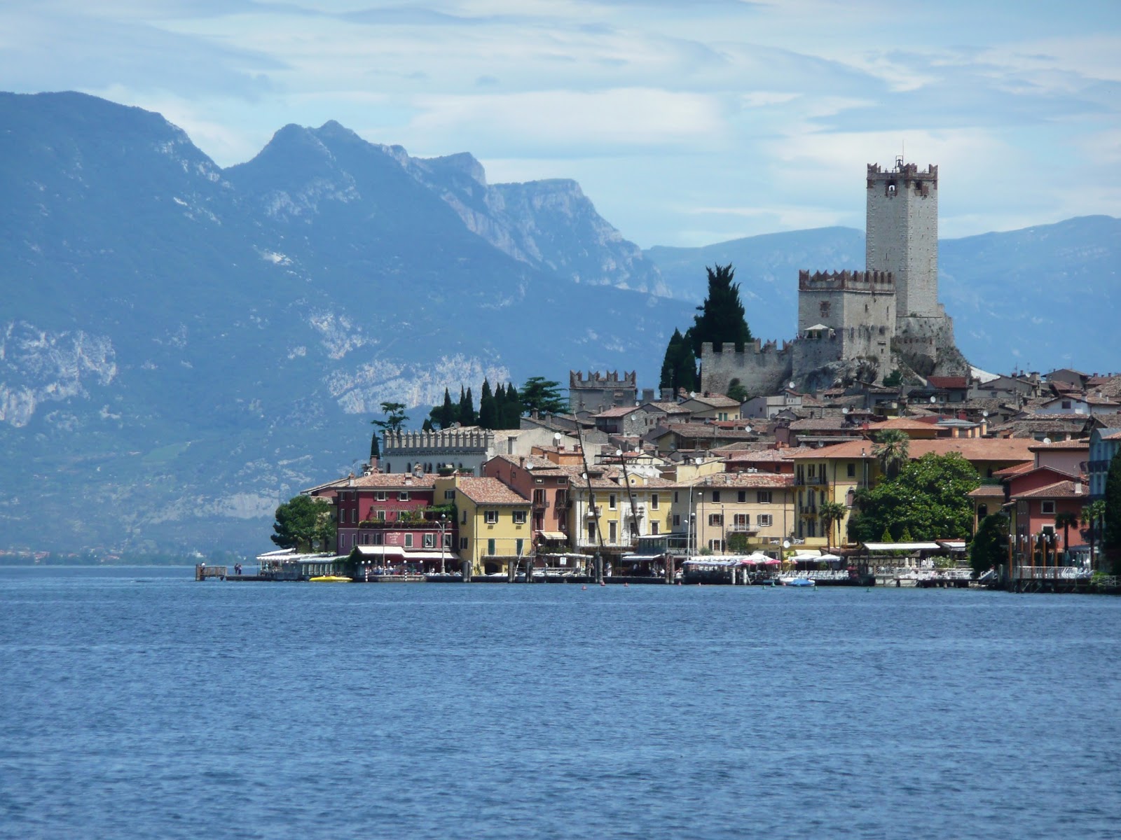 Most shocking places of world! : Lake Garda, Italy.