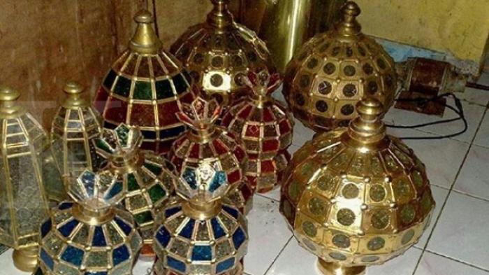 Menilik Bisnis Lampu Hias Khas Timur Tengah di Kampung Arab Bogor ...
