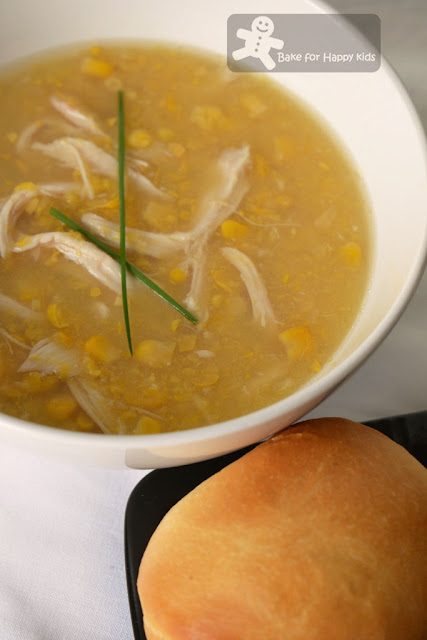 Sweet Corn Bread Rolls with Chicken Creamed Corn Soup - Resep Makanan ...