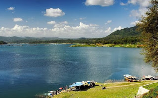 Obyek Wisata Waduk Wadaslintang - Rumah Daun Muda