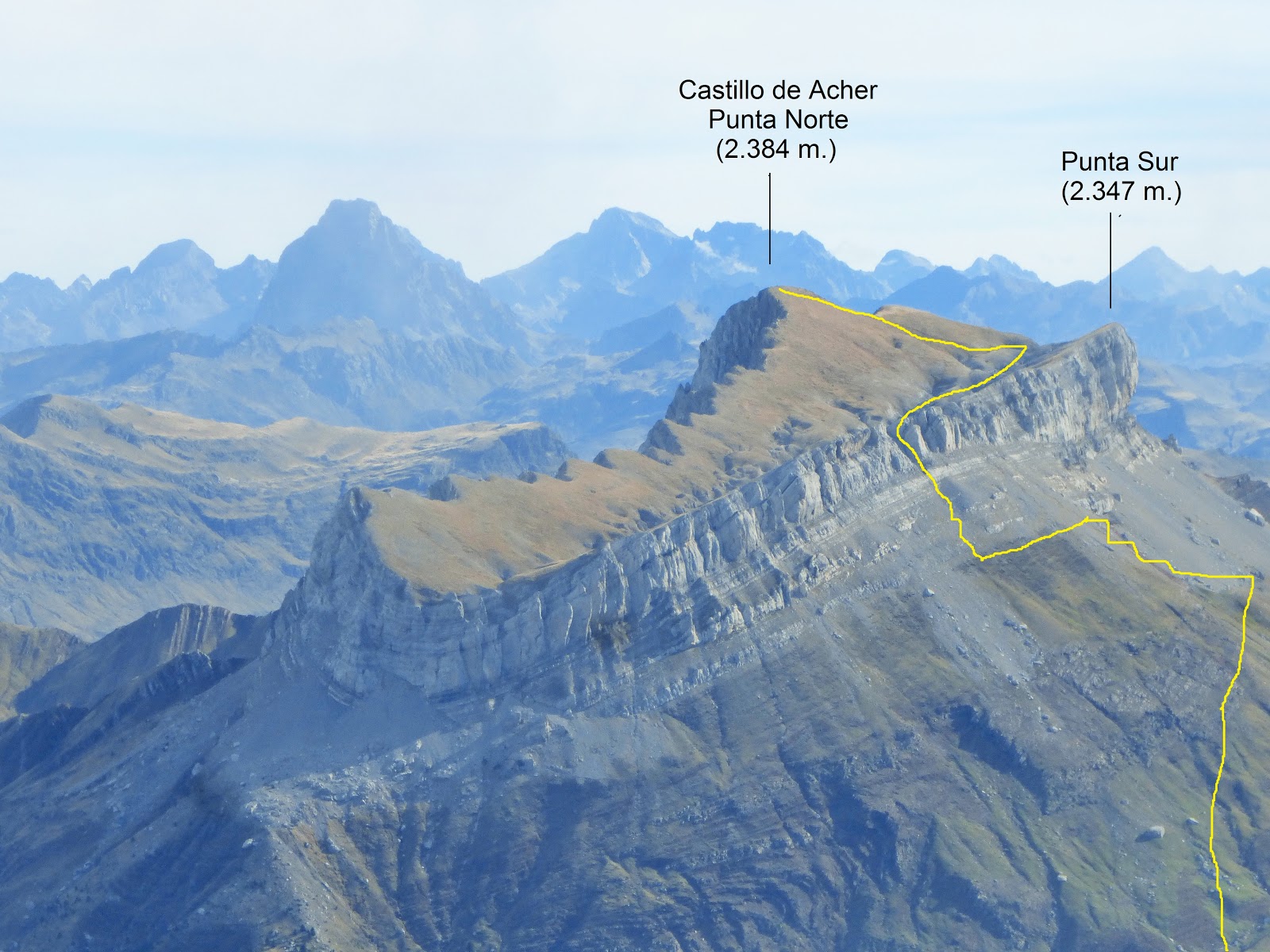 elpirineodejose: Castillo de Acher (2.384 m.) desde la Selva de Oza