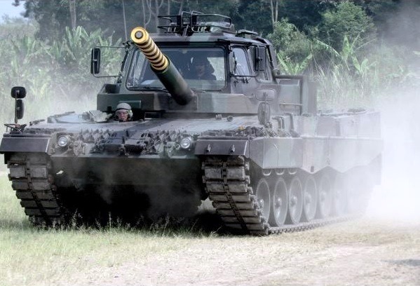 DEFENSE STUDIES: Pusdikkav Mulai Gunakan Tank Latih Fahrschulpanzer