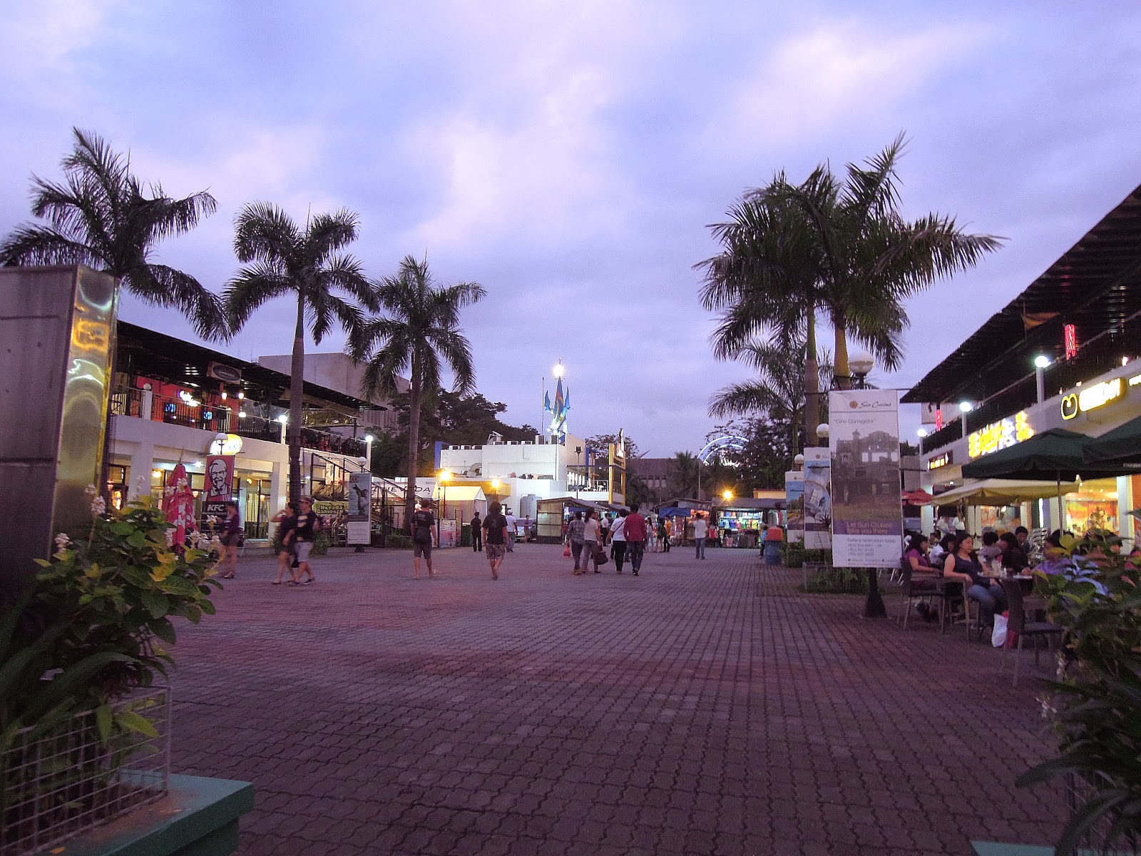 Admiring Manila Bay's Beautiful Sunset At Harbor Square - Budget Biyahera