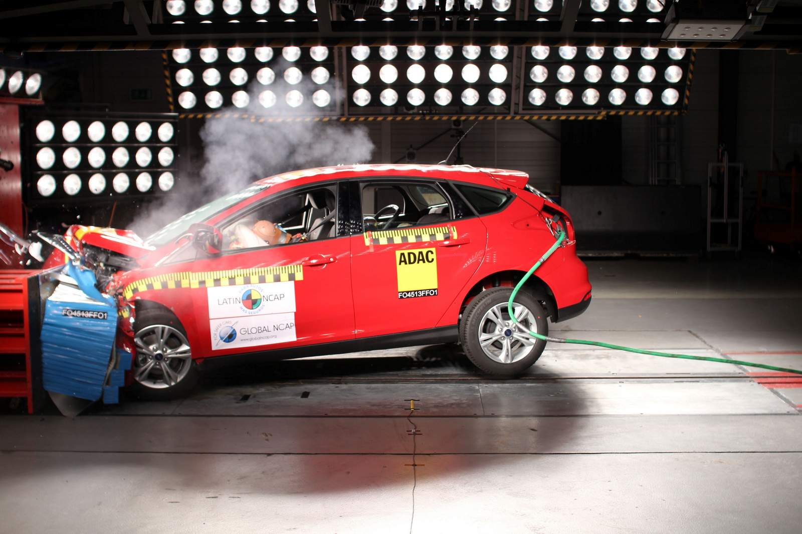 EcoSport, Focus e Jetta ganham 5 estrelas em teste de colisão