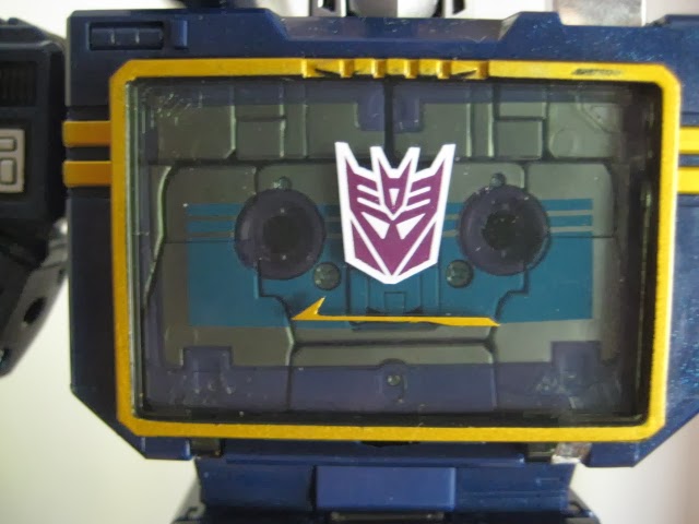 ChCse's blog: Toy Review: Transformers Masterpiece Soundwave w ...