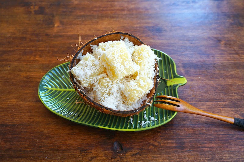 Steamed Tapioca/Cassava Kuih With Coconut
