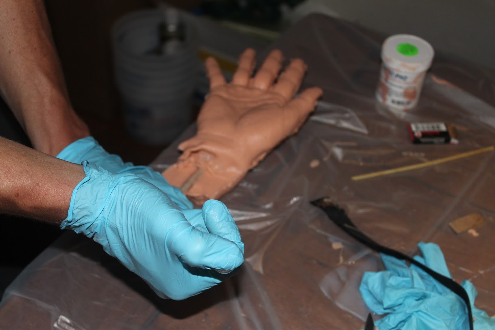 HSE Live Demos: Using the mold and embedding blood bladder and bones