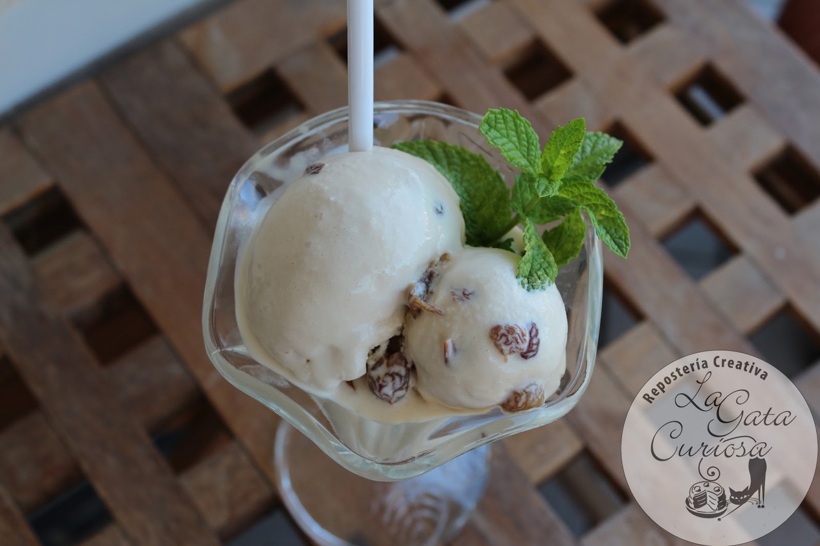 La Gata Curiosa: HELADO DE RON CON PASAS