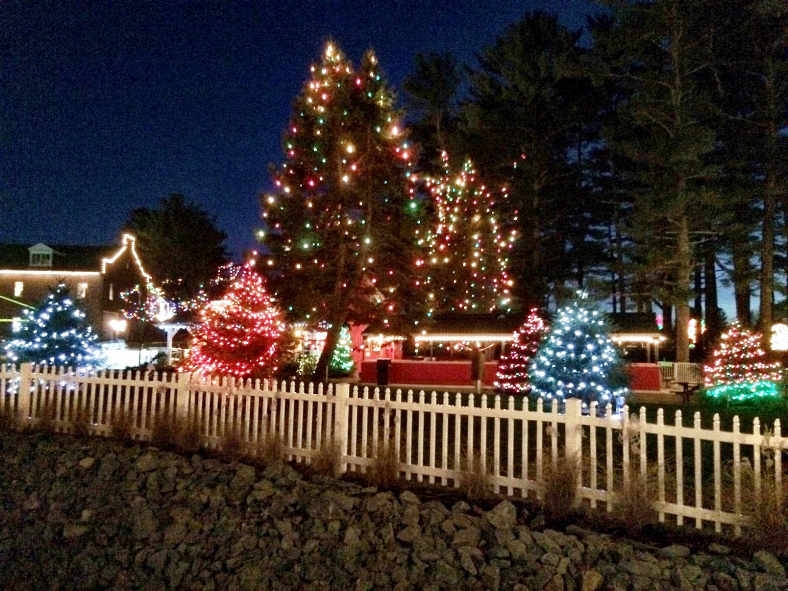 Evan and Lauren's Cool Blog: 12/12/16: Edaville USA Festival of Lights ...