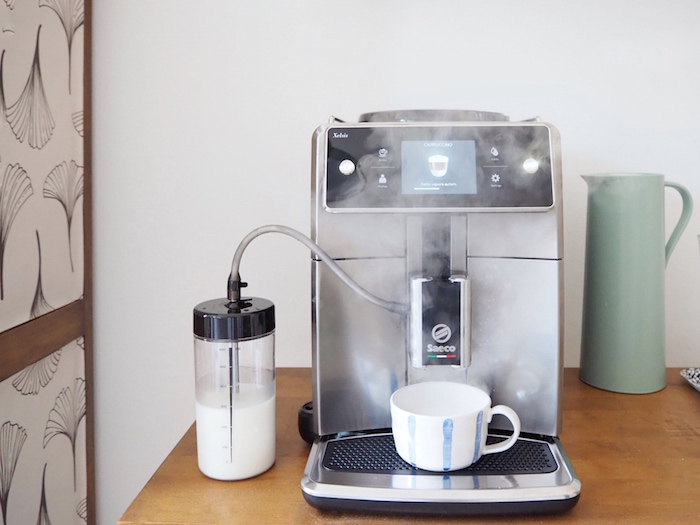 Macchina del caffè di design: espresso e cappuccino con stile nella mia ...