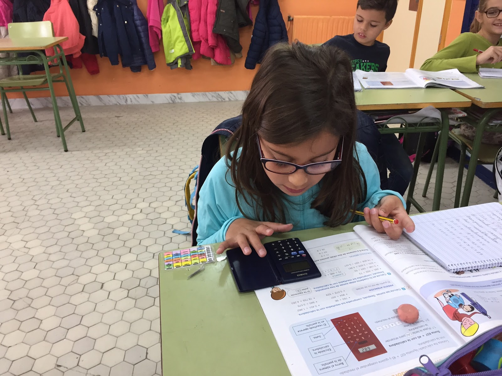 Laclasede1ºAdecris: CALCULAMOS CON...! CALCULADORA¡