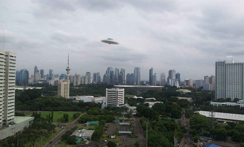 All This Is That: Alien Lore No. 246 - A wave of Grey and UFO photos