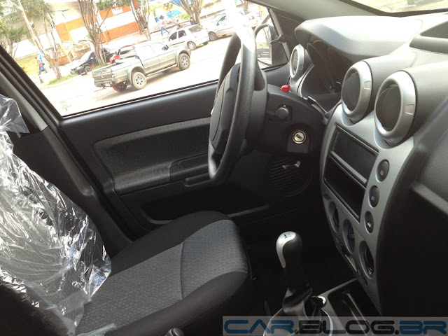 Fiesta Rocam SE 2014 Sedan: fotos, preços, consumo e informações