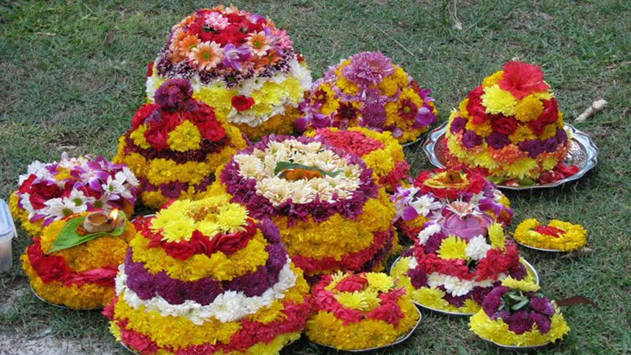 Special Story On Significance Of Bathukamma Festival-బతుకమ్మ అంటే ...