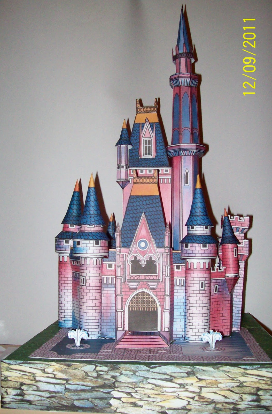 DickieRaye's Papercraft: Disney's Cinderella's Castle Part 2
