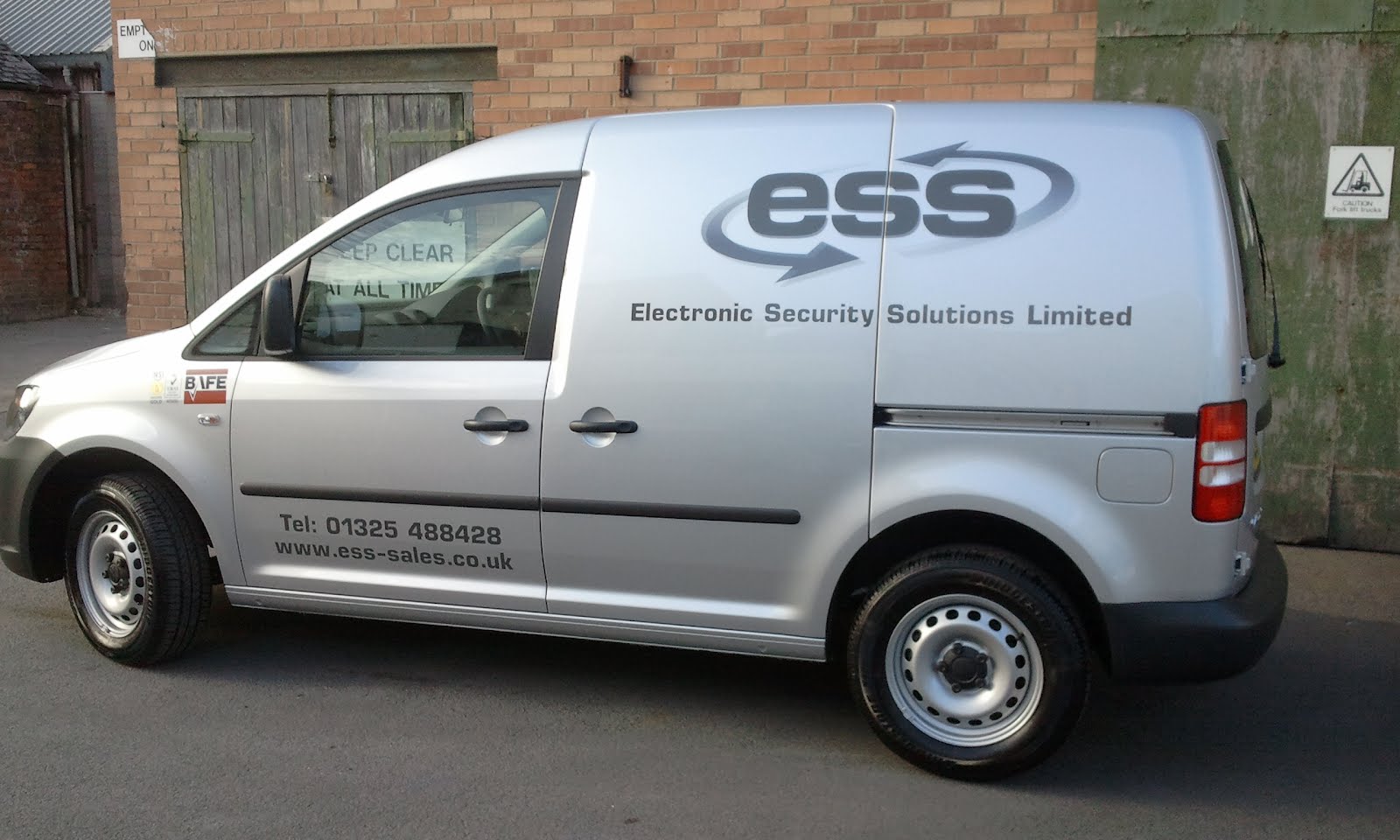 The Green I Signs Blog: Fw: vw caddy signwriting for ESS Darlington ...