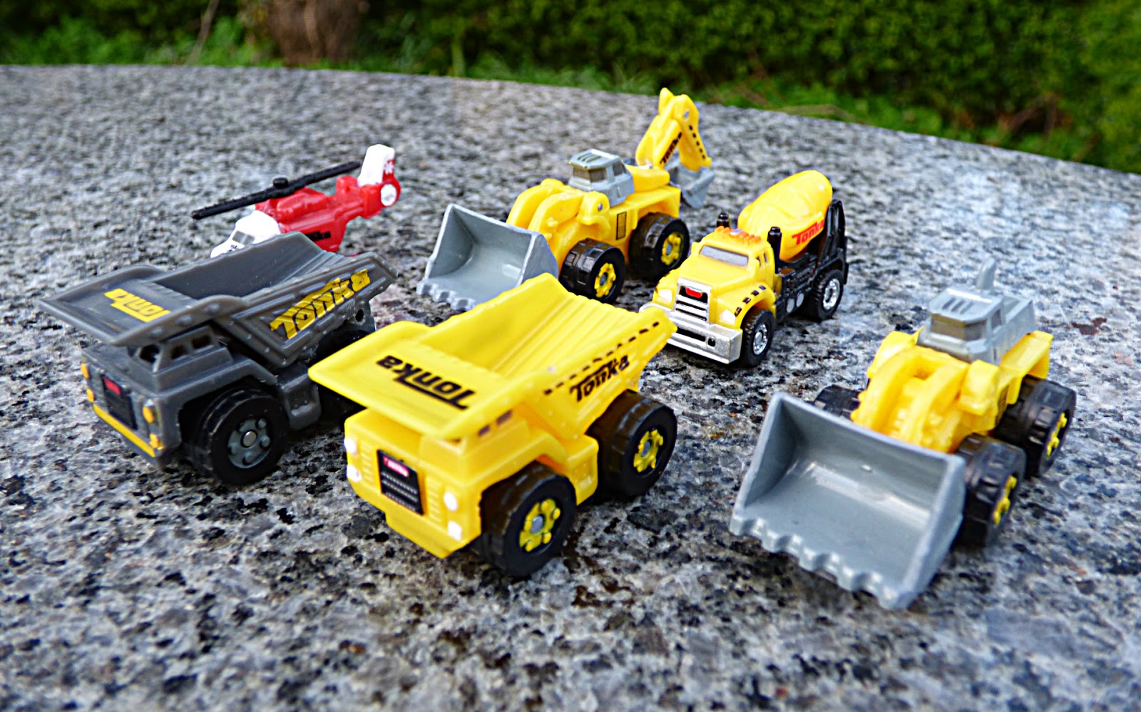 Chez Maximka: Tonka Tinys Three Pack and Tonka Tinys Blind Garages