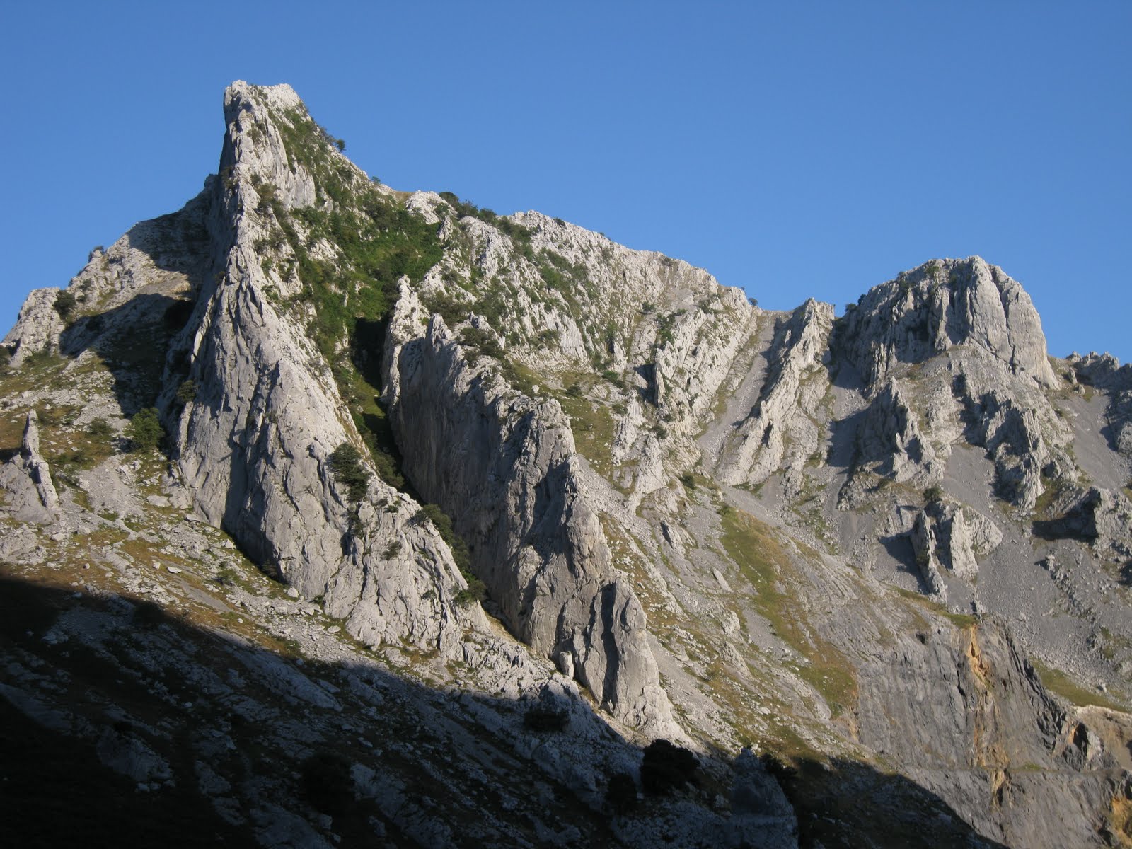 Iñaki Miró: Atxarte, Espolones del Aitz Txiki.