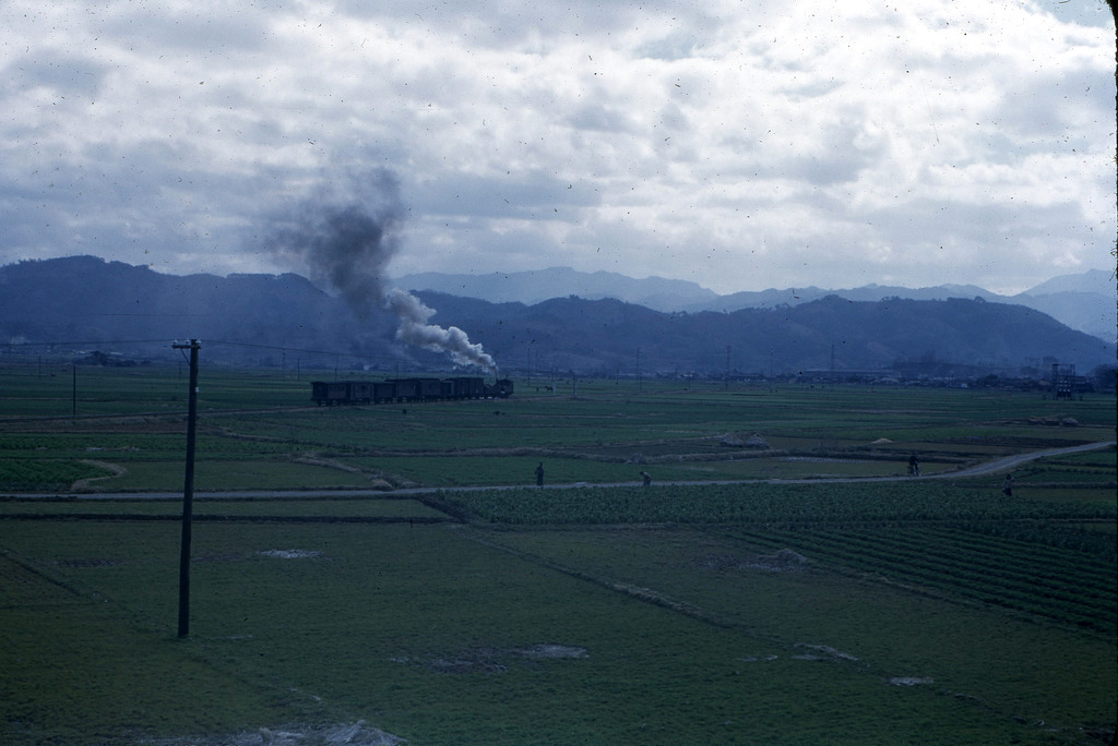 Rare Color Photographs Document Everyday Life in Japan in the Late ...