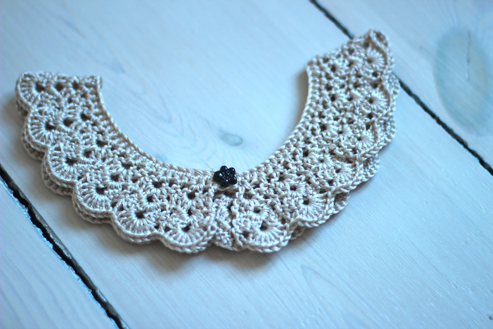 by Caloweena: Virkad krage