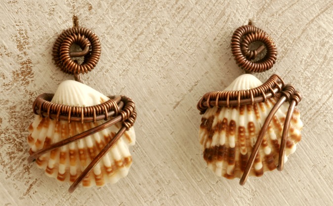Isuize: Seashell earrings wire wrapped with copper wire[276]