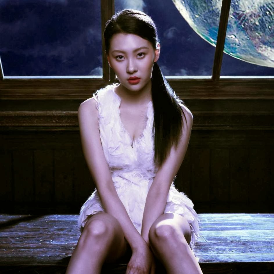 The Dense One: Sunmi Full Moon (EP) Review