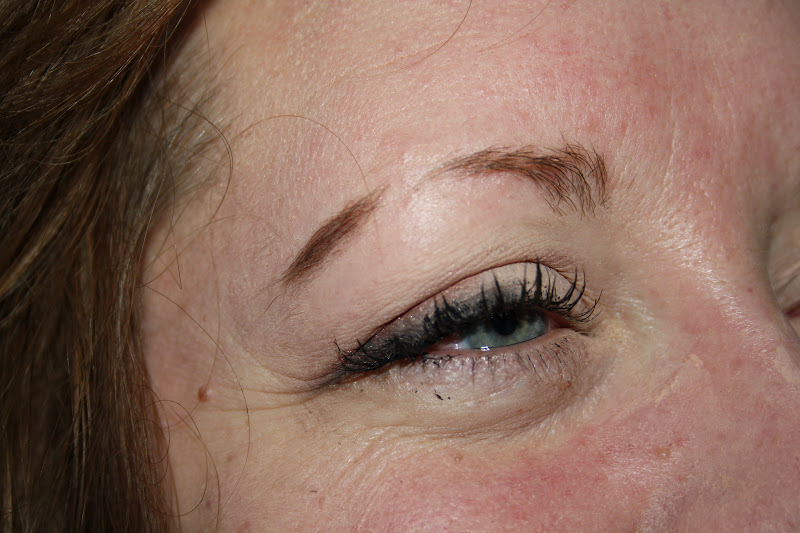 Behind the White House Doors: The woman with the missing eyebrow!