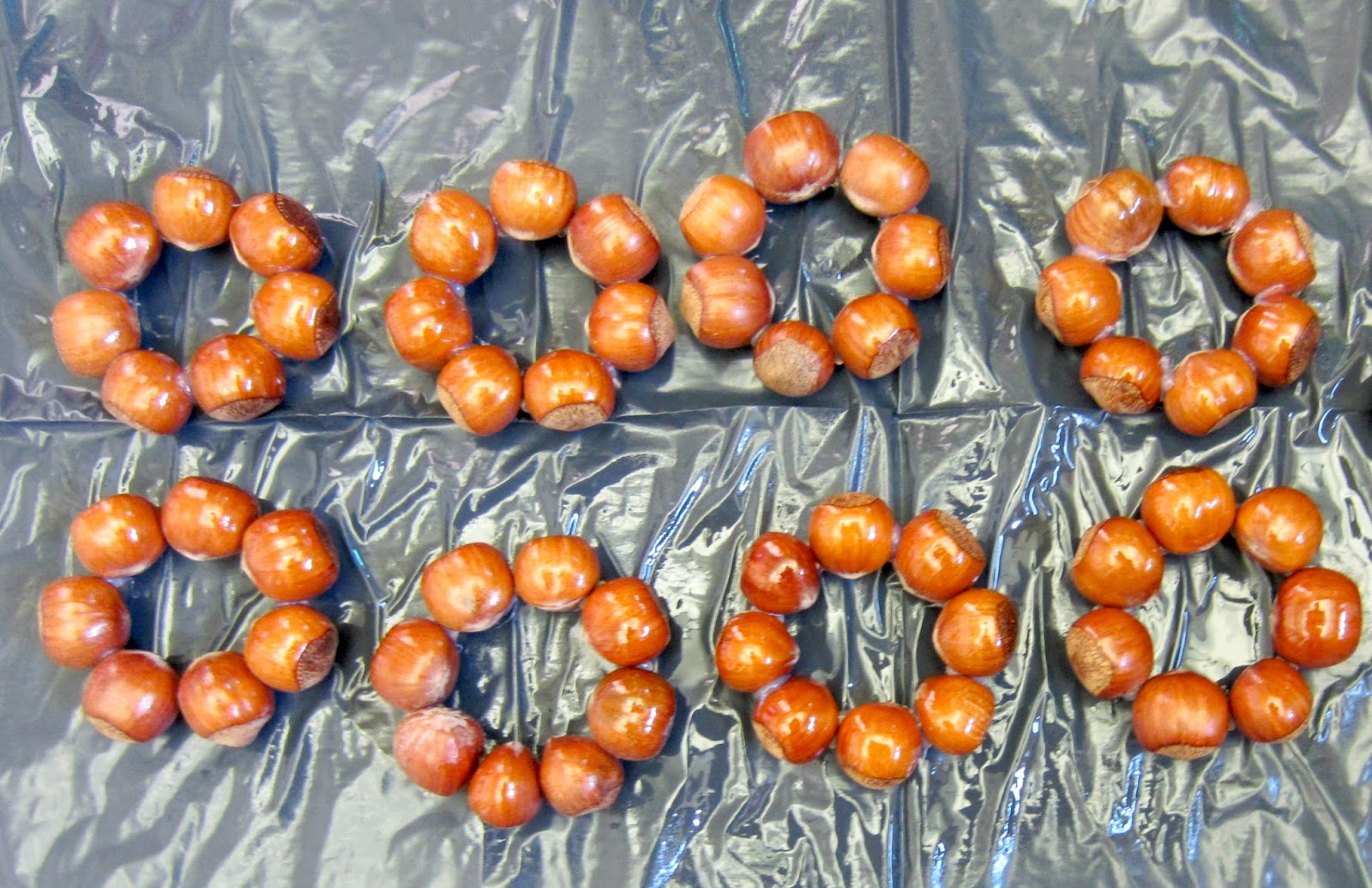 Live, Love and be Married: Hazelnut Wreath Ornament Tutorial