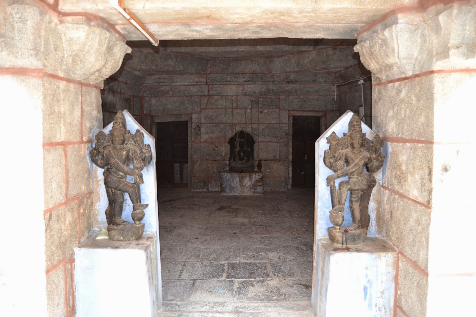 Tamilnadu Tourism: Adhinathar Jain Temple, Poondi, Arani, Thiruvannamalai