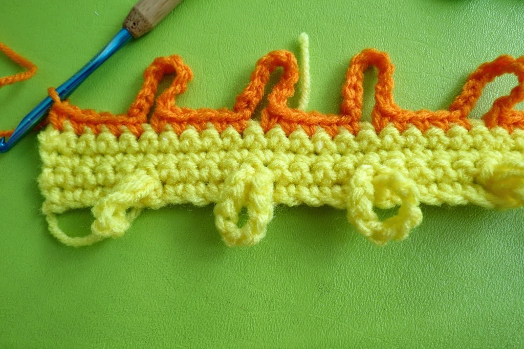 Sweet Bee Buzzings: Crochet Tutorial: Interlocking Loops