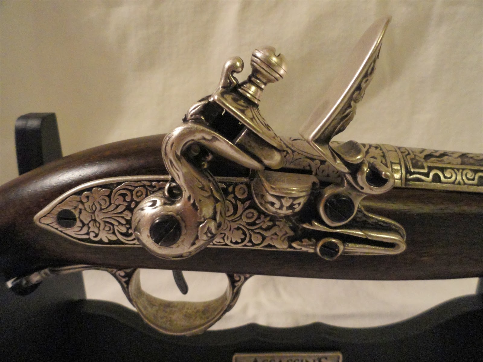 Abstergo Artefact: AC4 Pistol Gun With Decorated Barrel