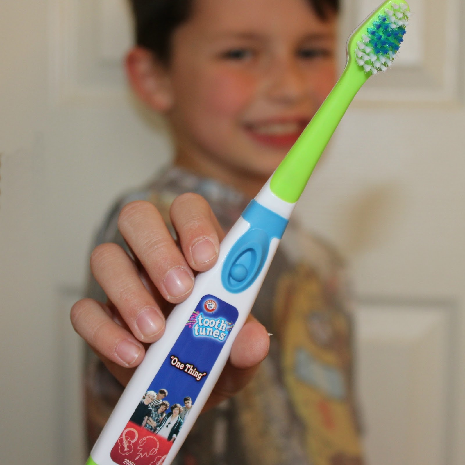 blushing basics: Arm & Hammer Tooth Tunes Review