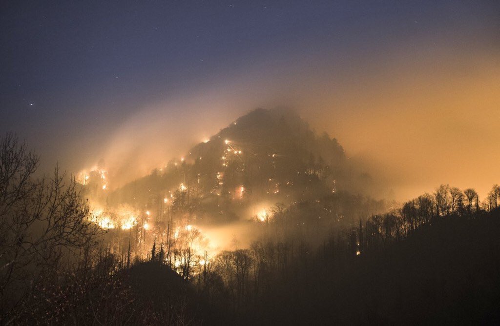 Tales From The Wood Booger: This Fire At The Chimney Tops & Gatlinburg ...