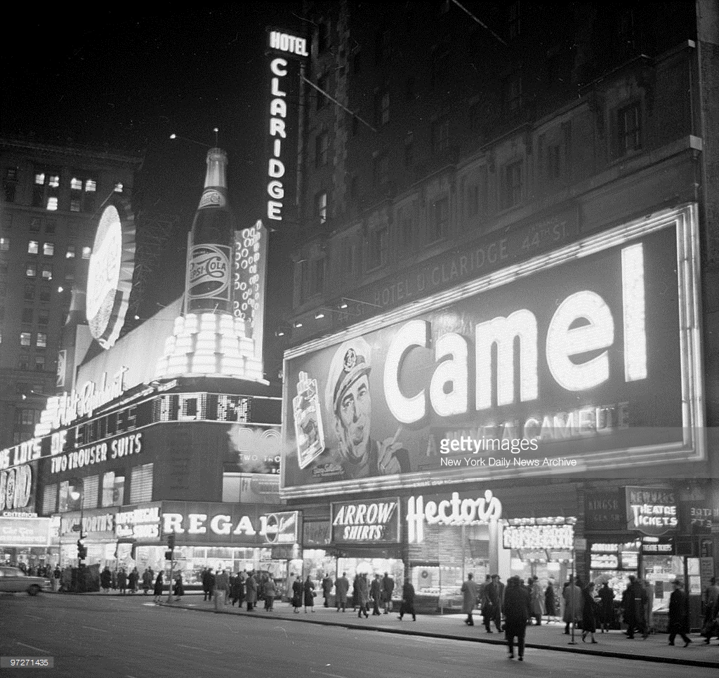 Times Square 1943, Smoking camel sign