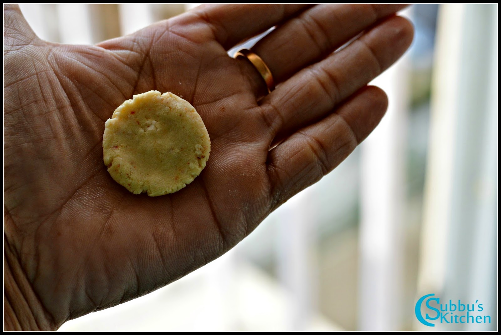 Kara Kara Buttons Recipe | Crispy Buttons Recipe - Subbus Kitchen