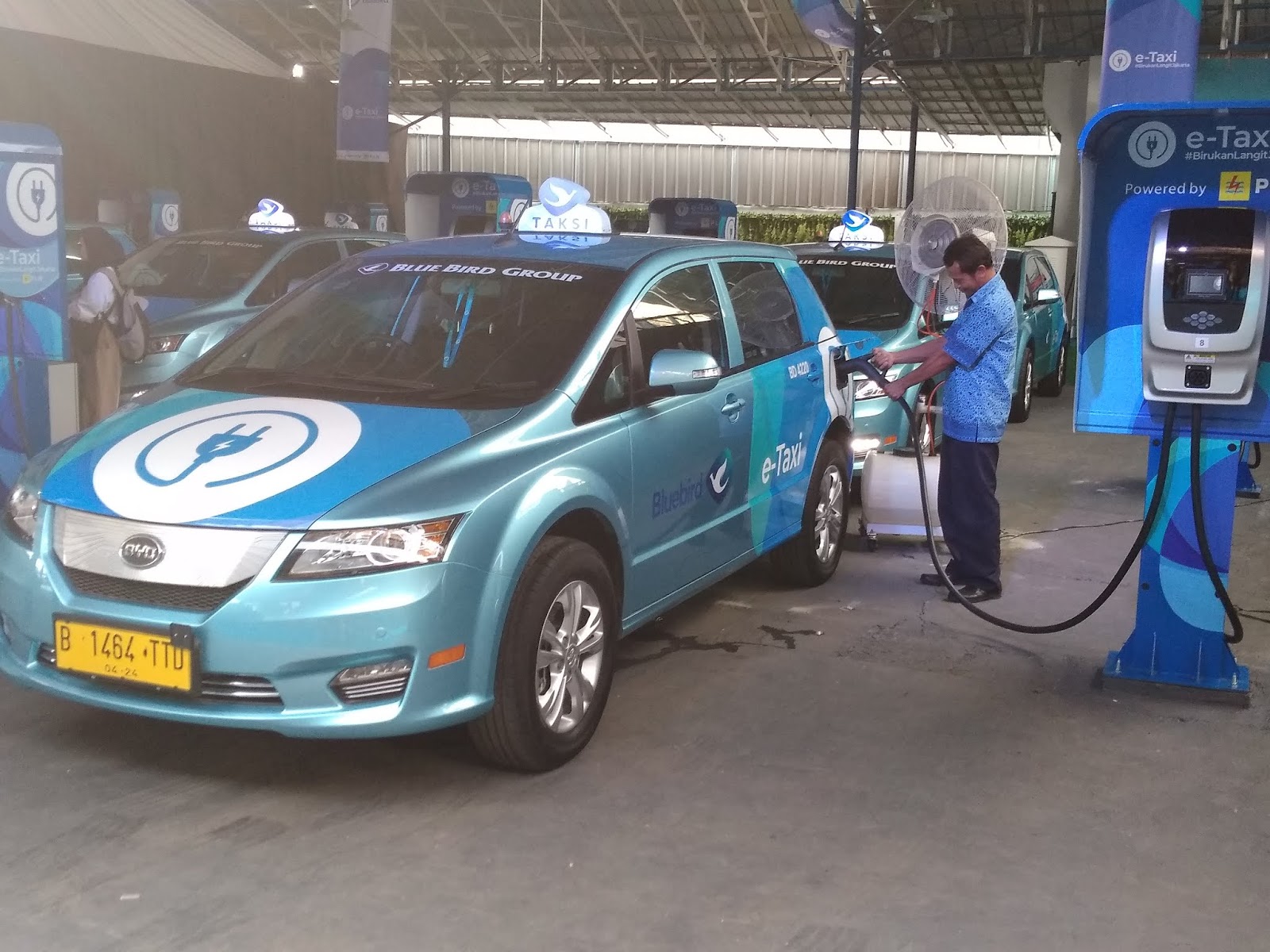 Bluebird Luncurkan Armada Taksi Listrik Pertama di Indonesia - OG INDONESIA