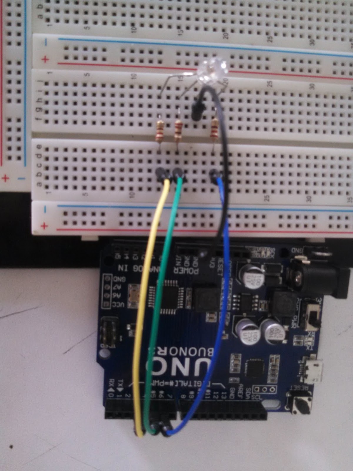 Programando en Arduino Uno (COM3): Laboratorio_7