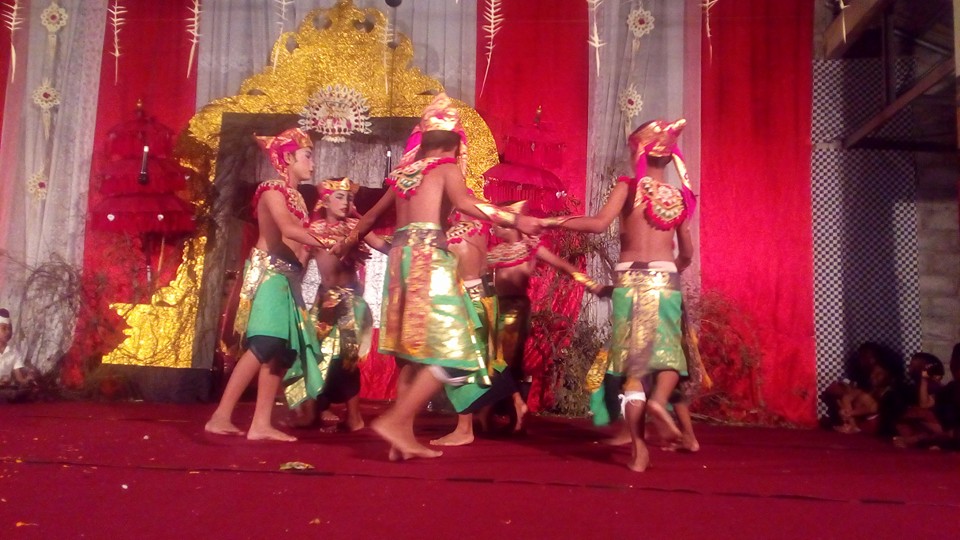 Dolanan Permainan Tradisional Dibalut Seni - Wak Laba