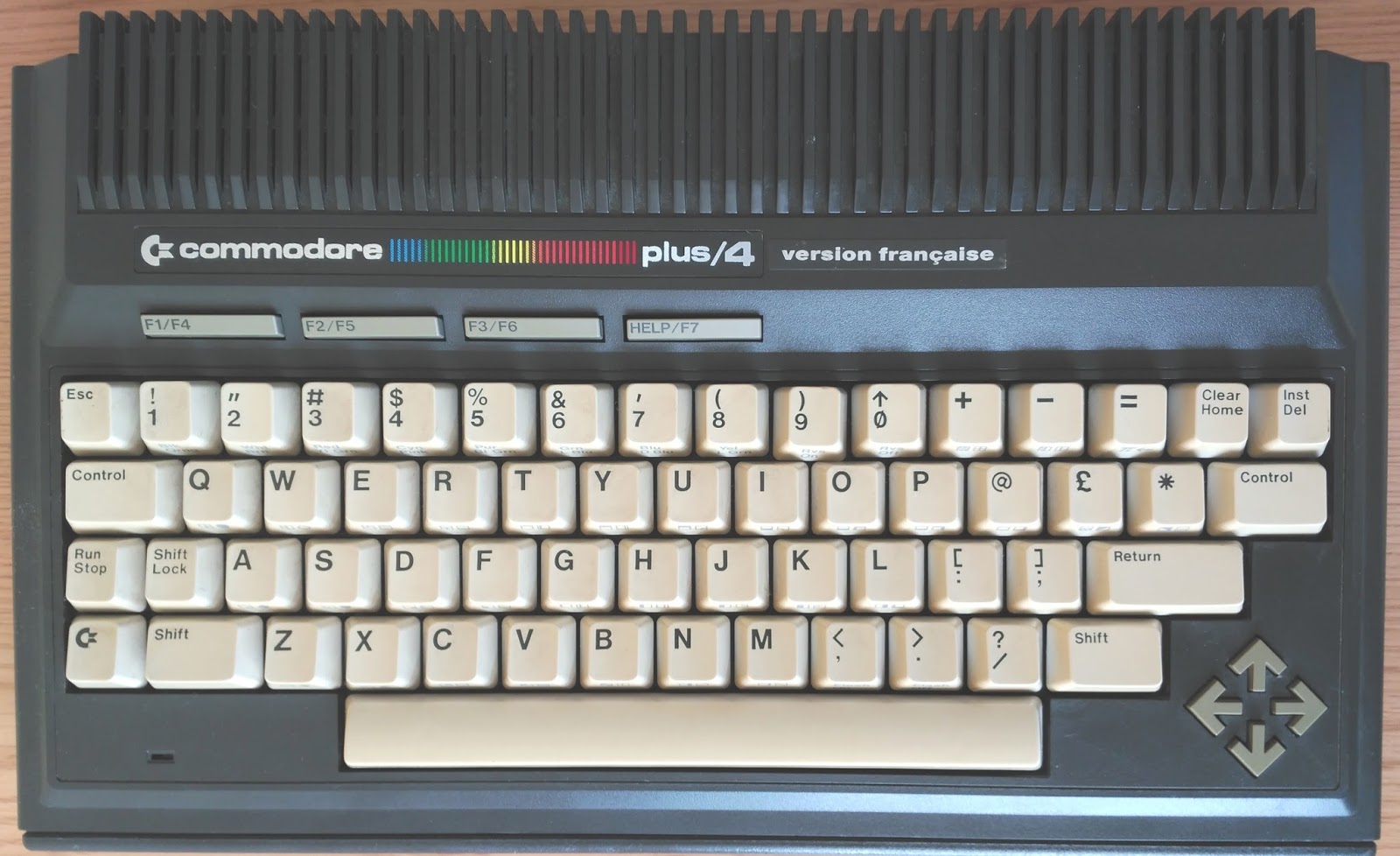 Retro Ordenadores Orty: Commodore Plus/4. "Version française" (1984)